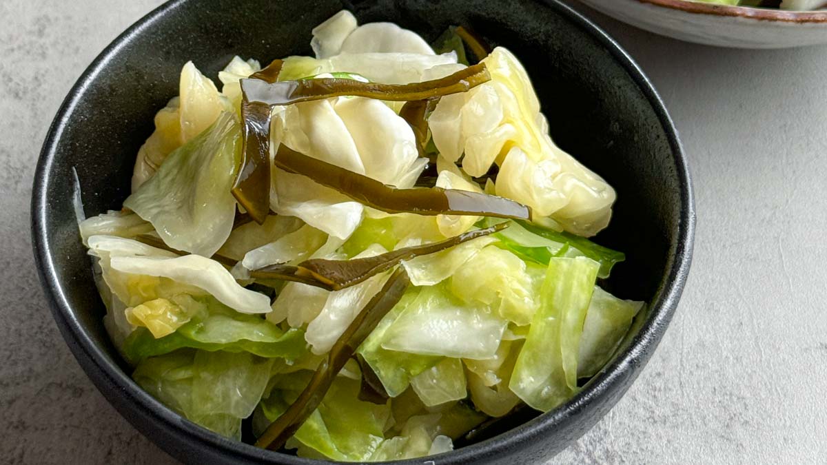 Japanese Pickled Cabbage (Tsukemono漬物) | The Sidesmith